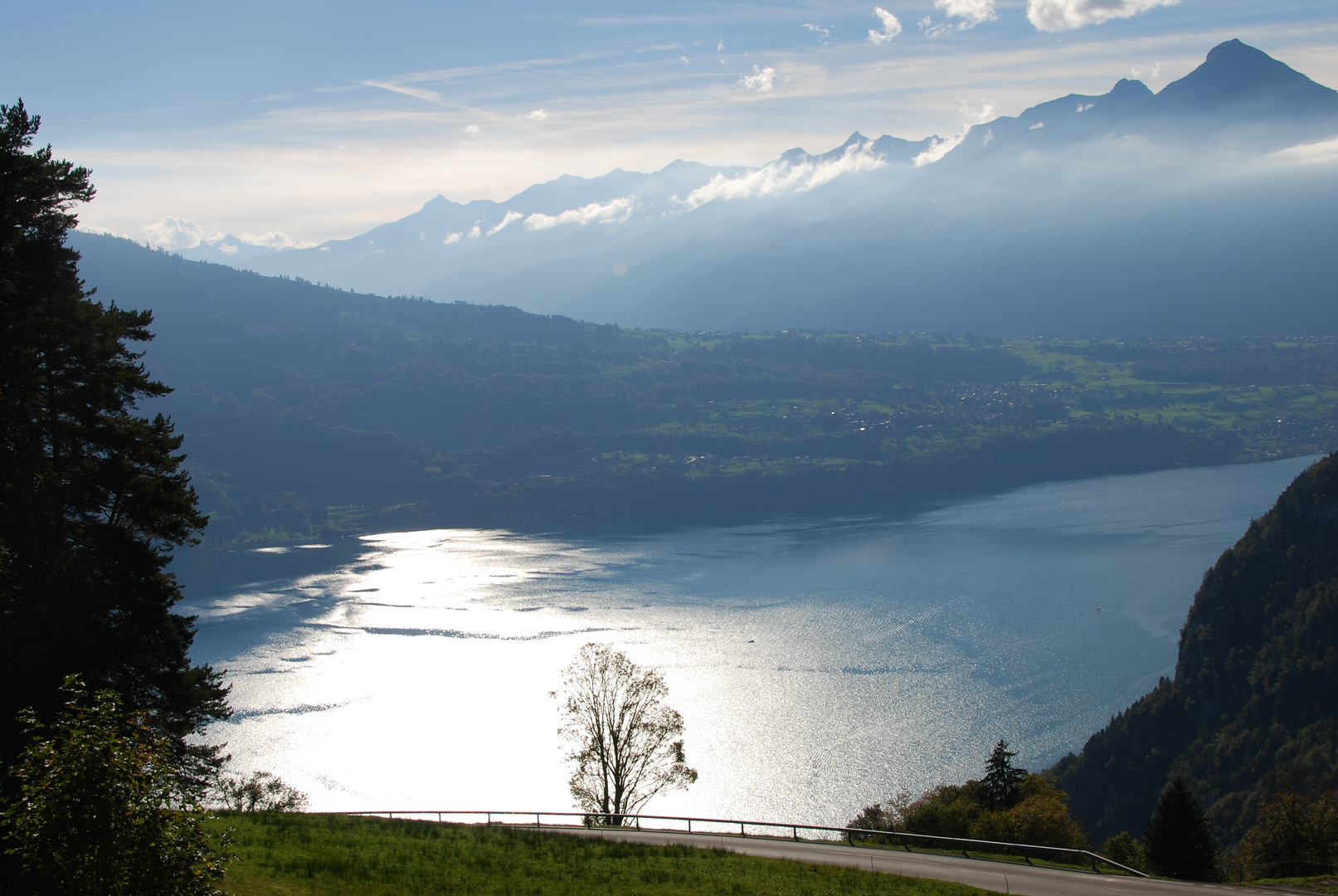 Thunersee im Herbstlicht Foto & Bild | landschaft, bach, fluss & see ...