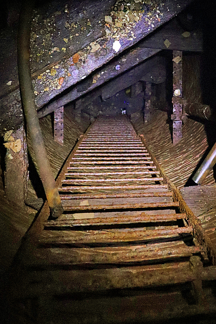 ...tief hinab... Foto & Bild | marode, dokumentation, alt Bilder auf ...