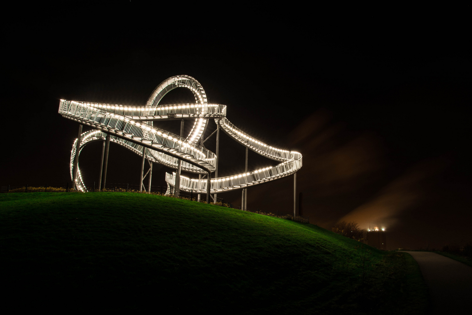 Tiger and Turtle Foto & Bild | architektur, architektur bei nacht ...