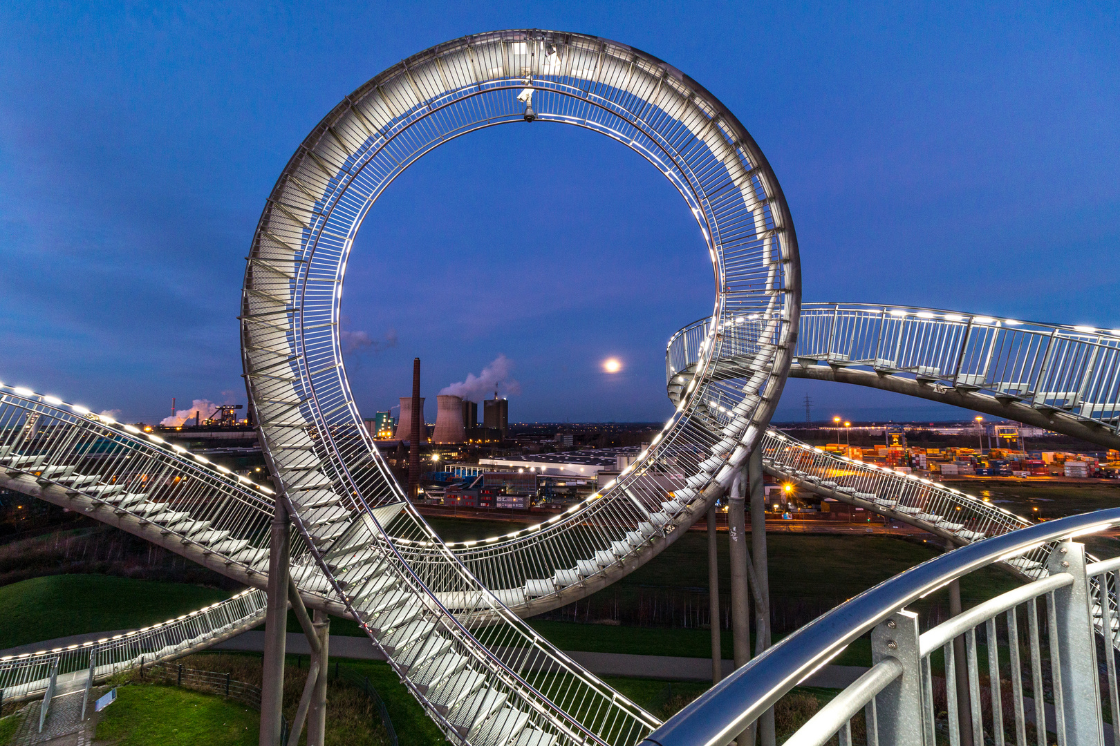 Tiger & Turtle Foto & Bild | architektur, architektur bei nacht ...