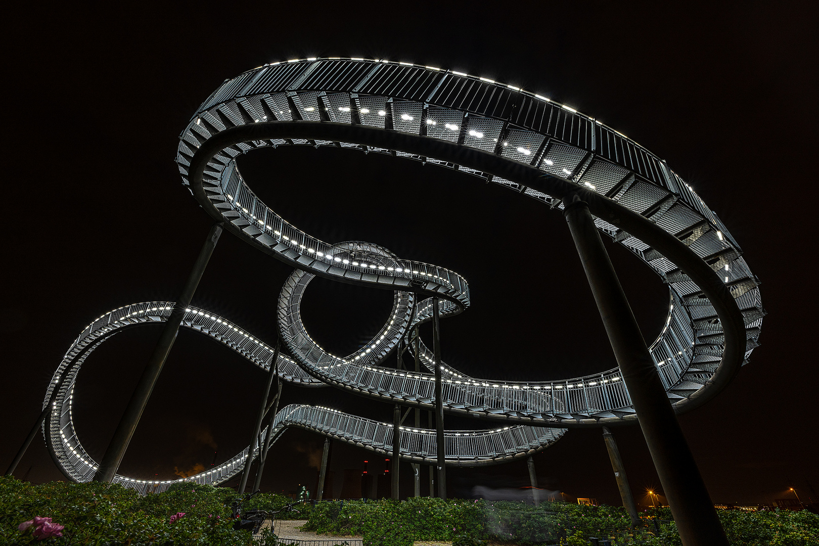Tiger & Turtle Foto & Bild | industrie und technik, industrie nachts ...