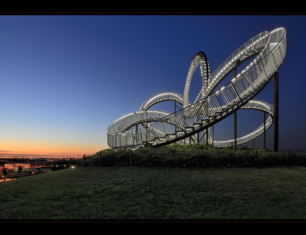 Tiger & Turtle Foto & Bild | architektur, architektur bei nacht ...