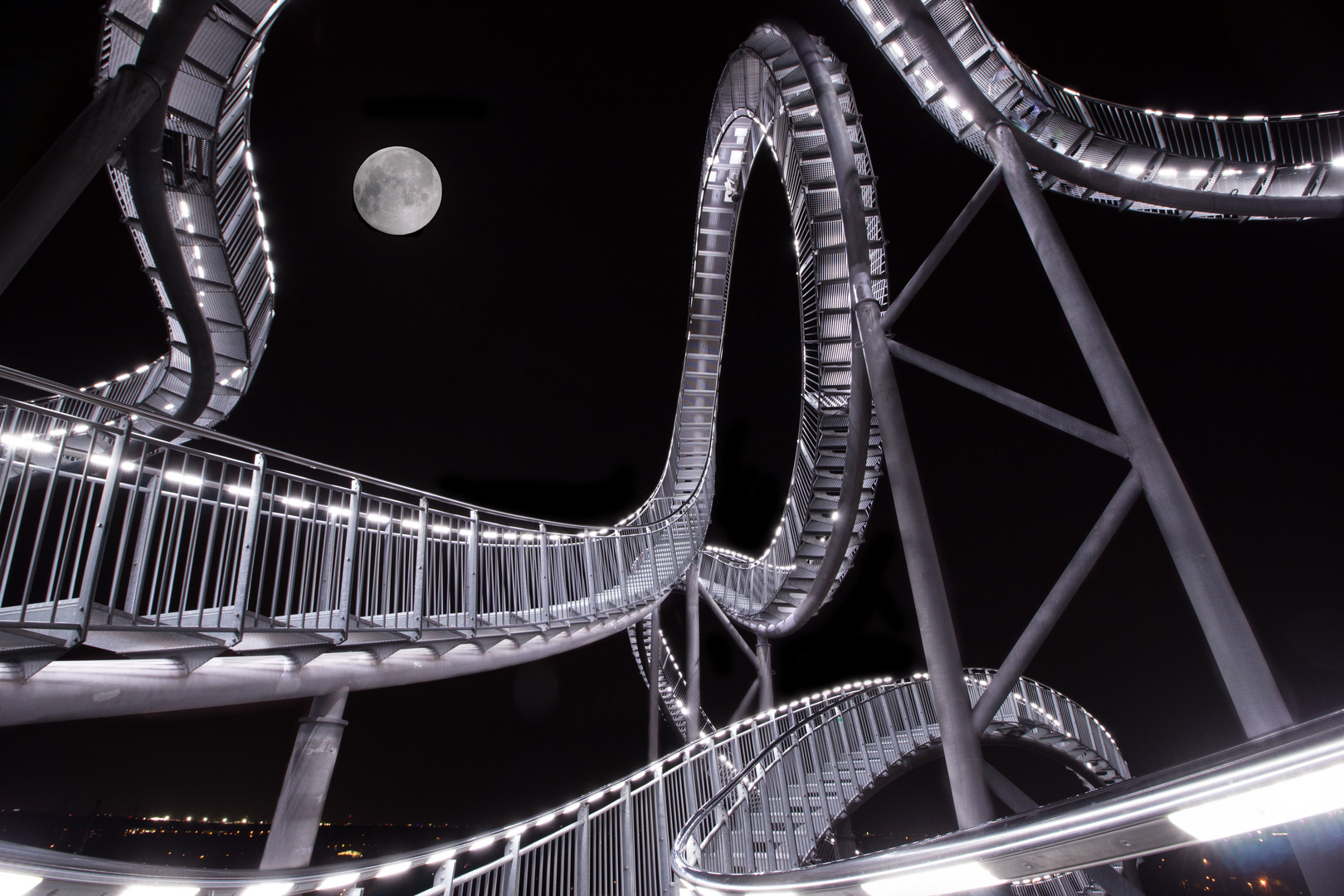 Tiger & Turtle Foto & Bild | architektur, architektur bei nacht, archiv ...