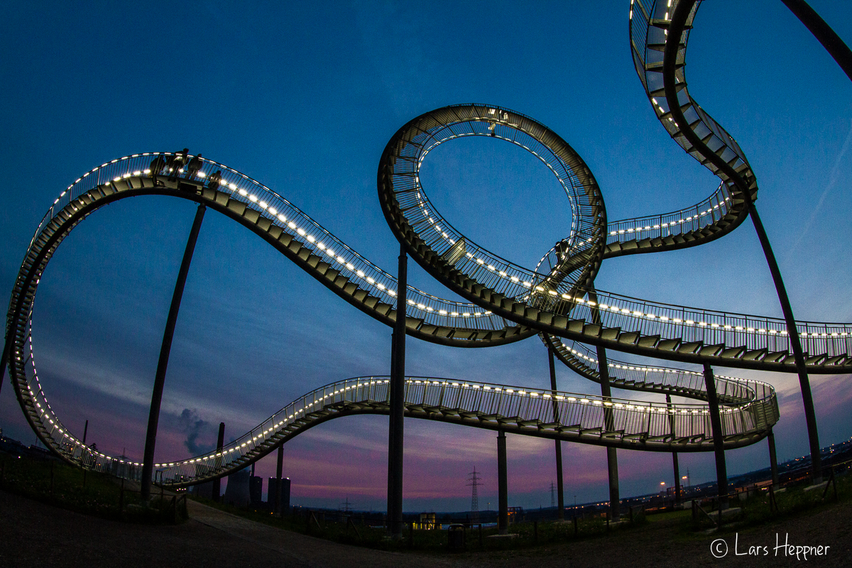 Tiger & Turtle III: Auf dem Magic Mountain mit Blick auf Duisburg Foto ...