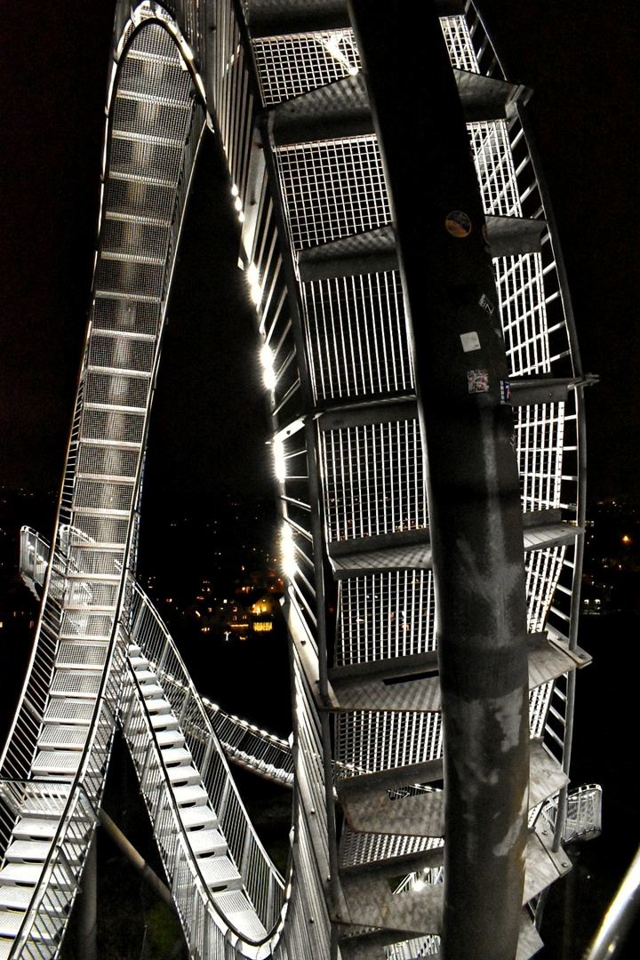 Tiger & Turtle Looping Foto & Bild | nacht, licht, architektur Bilder ...