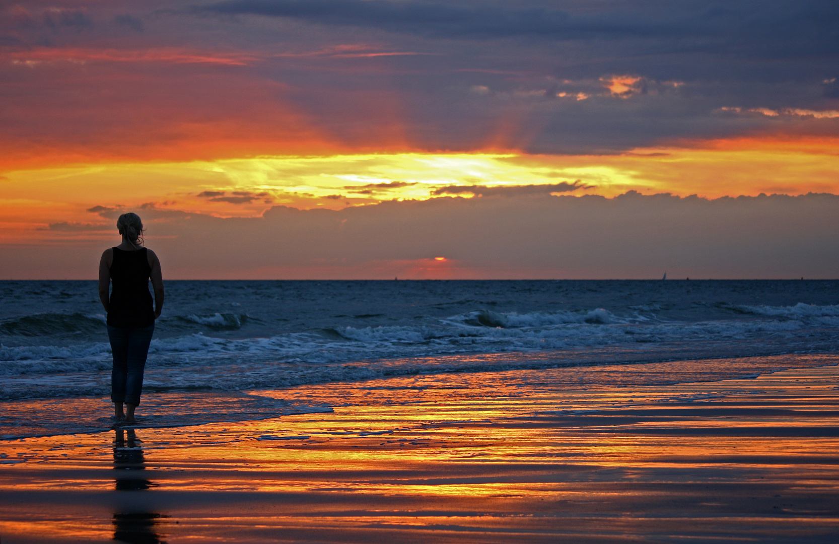 Till the sun falls down .... Foto & Bild | sonnenuntergänge, himmel ...