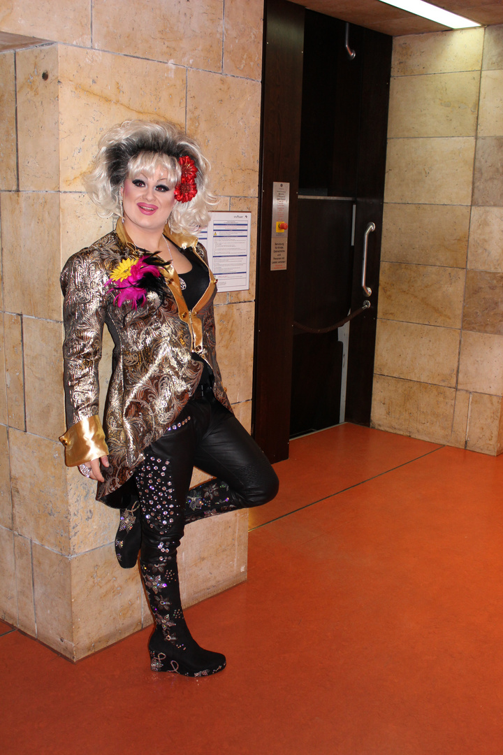 Tina Glamor, Travestie und Drag Queen aus Stuttgart Foto & Bild | tina ...