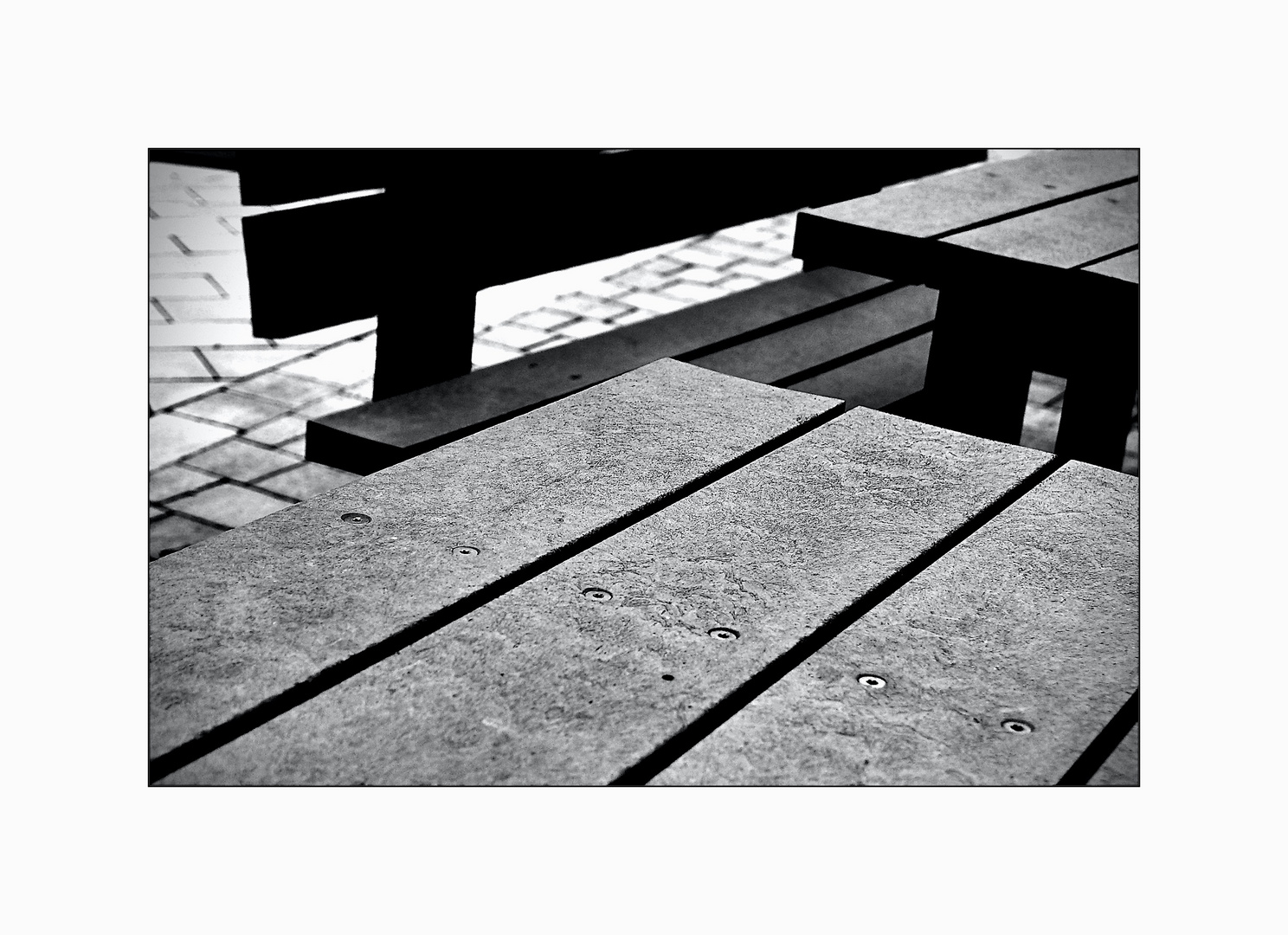 Tische und Bank Foto & Bild | art, spezial, outdoor Bilder auf ...