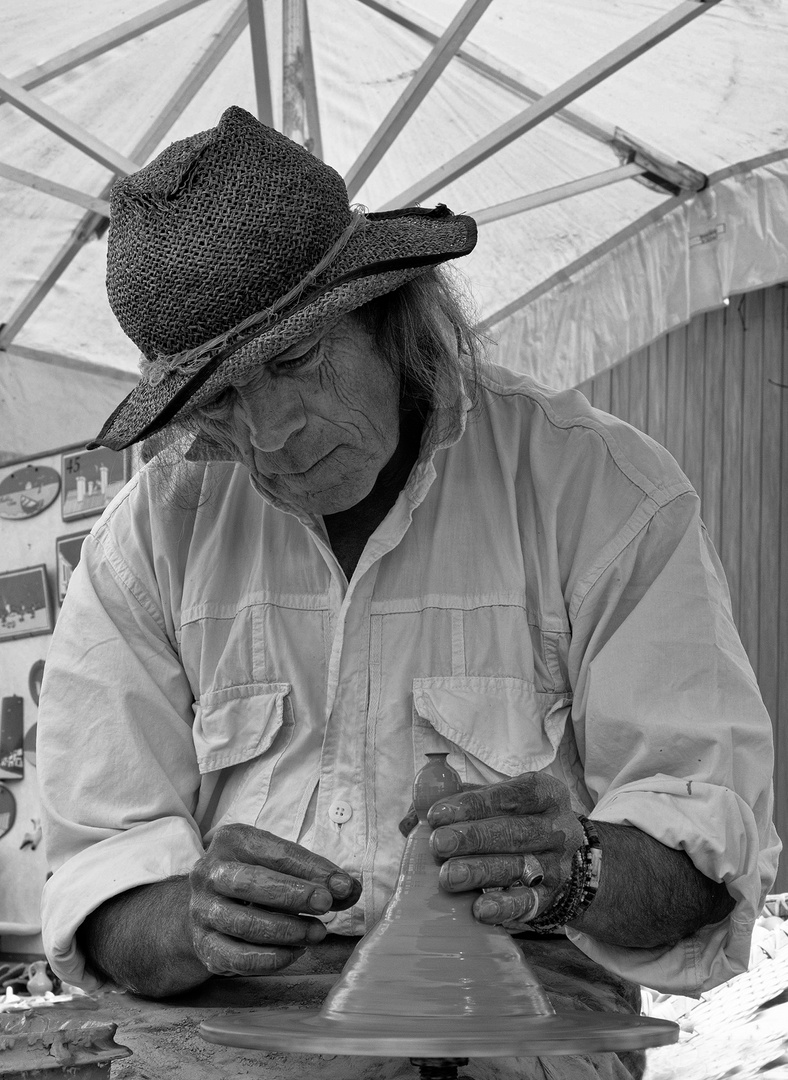 Töpfer Foto & Bild | erwachsene menschen, europe, france Bilder auf ...