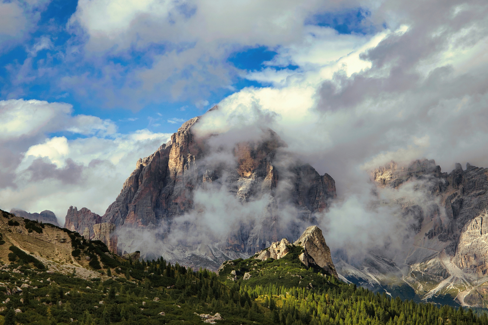 Tofana di Rozes im Nebelmeer. Foto & Bild | europe, italy, vatican city ...