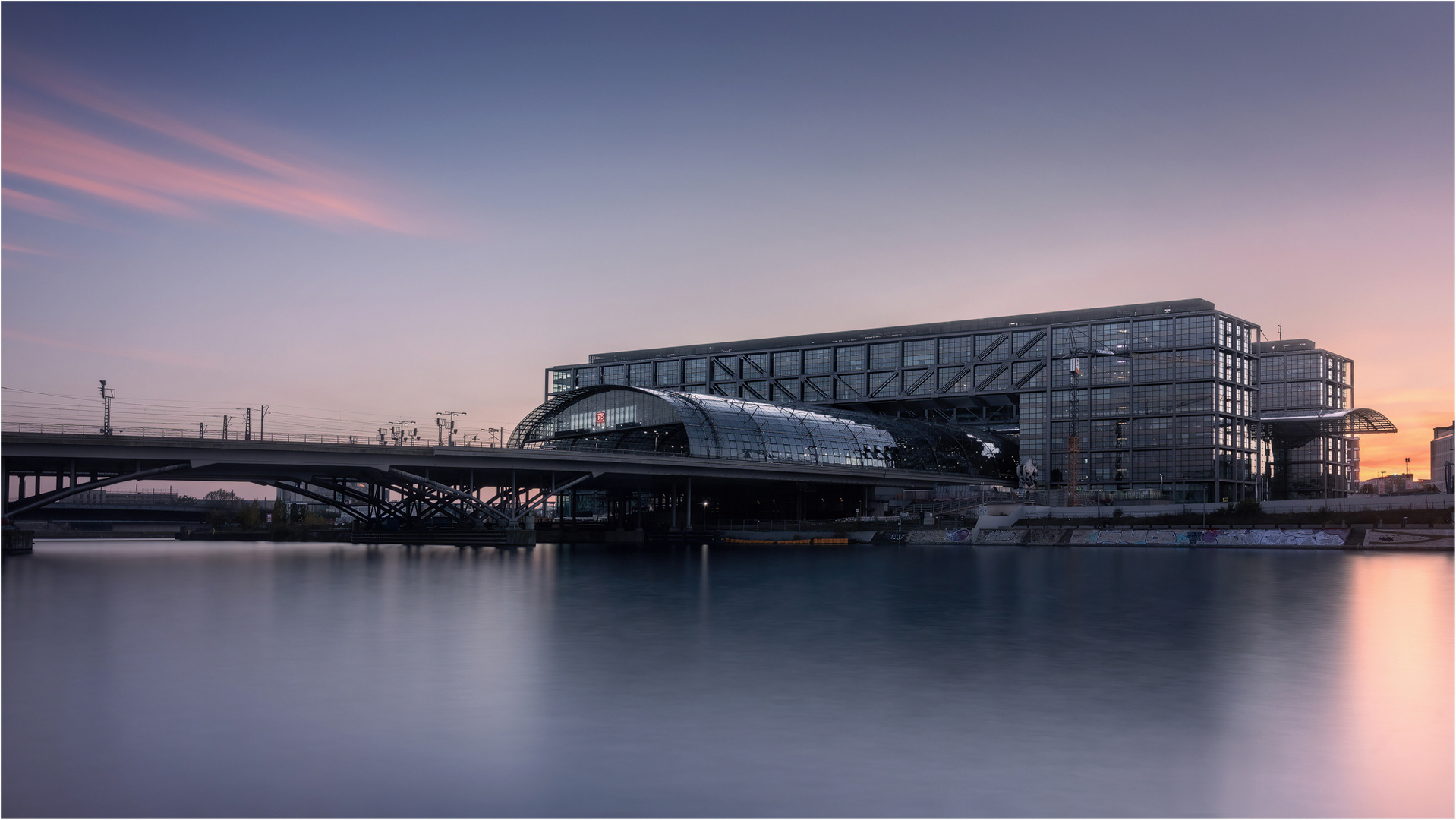 ...Tor zur Stadt... Foto & Bild | city, sonnenuntergang, wasser Bilder auf fotocommunity