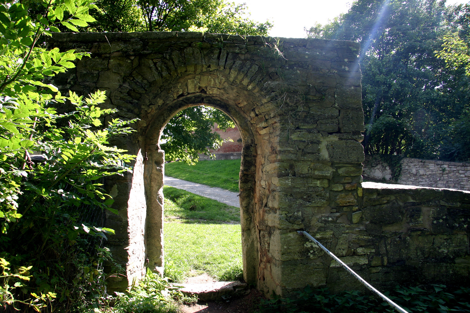 Torbogen Burg Lohra Foto & Bild | architektur, sakralbauten ...