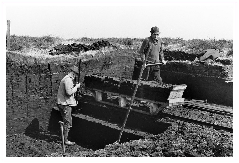 Torfstechen in Ostfriesland Foto & Bild | landschaft, moor, land und ...