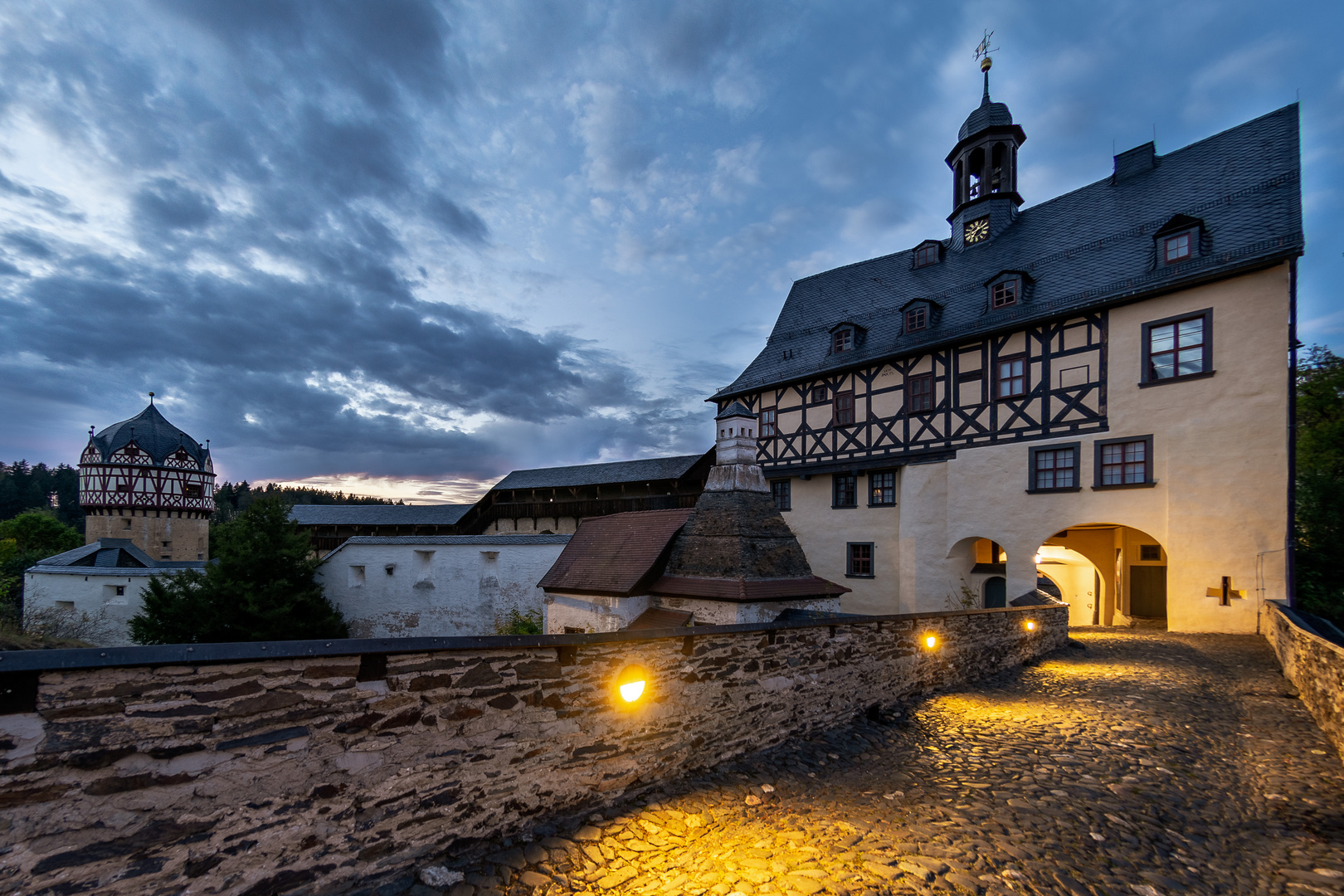 Torhaus von Schloss Burgk Foto & Bild | architektur, deutschland ...
