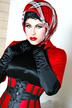 Toyra Corsetant - Red Scarf Doll Foto & Bild | fashion, make-up ...