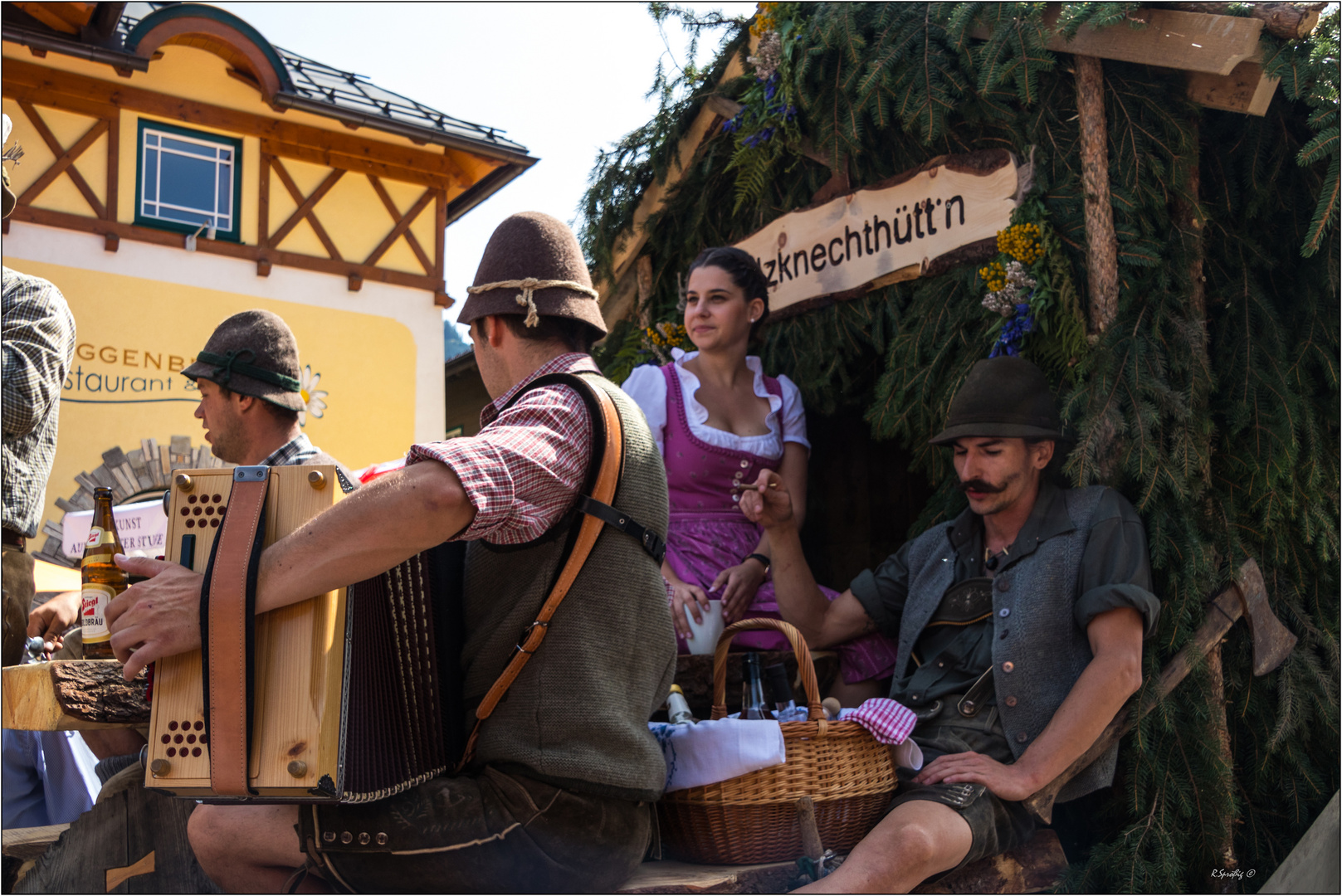 - traditionell - Foto & Bild | erwachsene menschen, die parade der ...