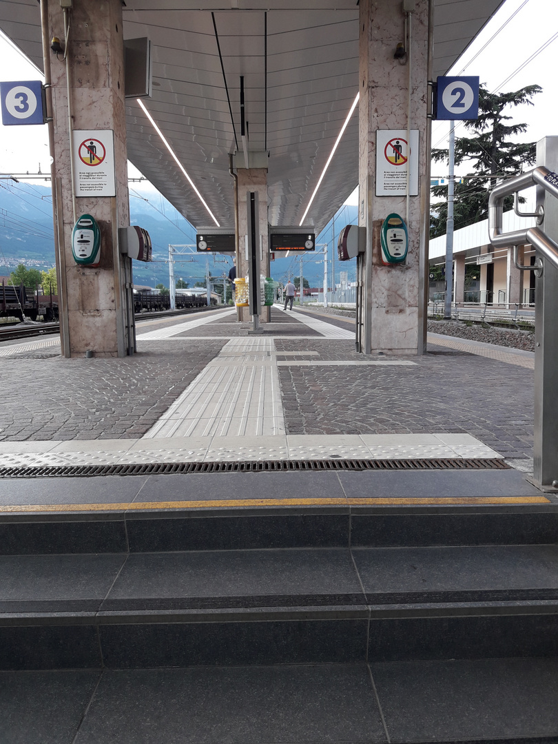 Train station Rovereto Stage Foto & Bild | world Bilder auf fotocommunity