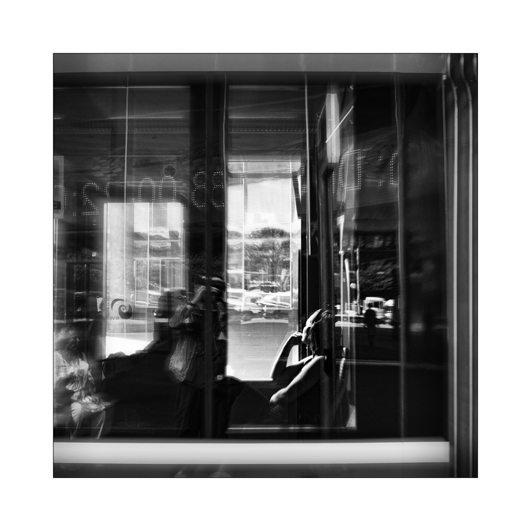 Tramstation Foto & Bild | streetfotografie mit menschen, projekte ...