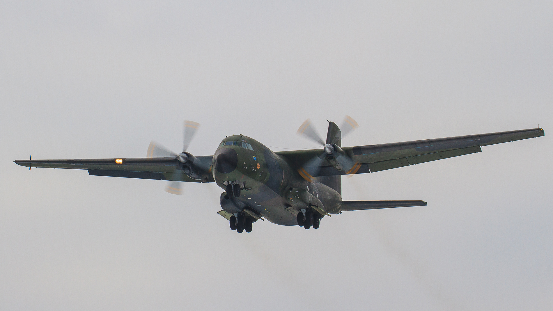 Transall C-160 im Anflug auf CGN... Foto & Bild | luftfahrt, militärfliegerei, verkehr ...