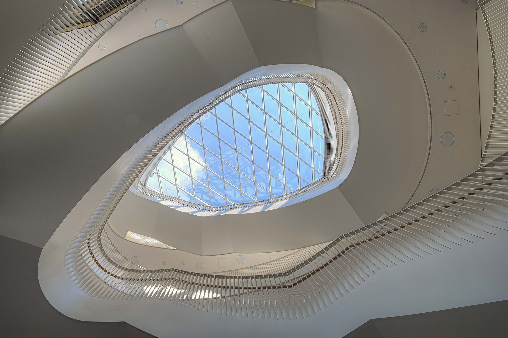 TranslaTUM - Vom Erdgeschoss nach oben Foto & Bild | architektur ...