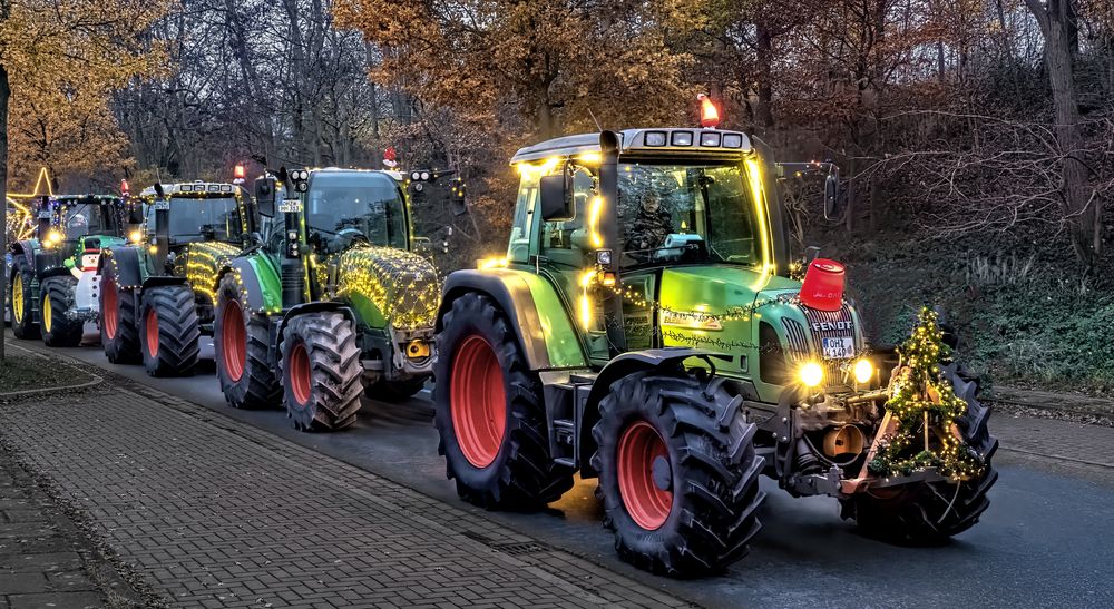 Trecker-Parade Foto & Bild | autos & zweiräder, geländefahrzeuge ...