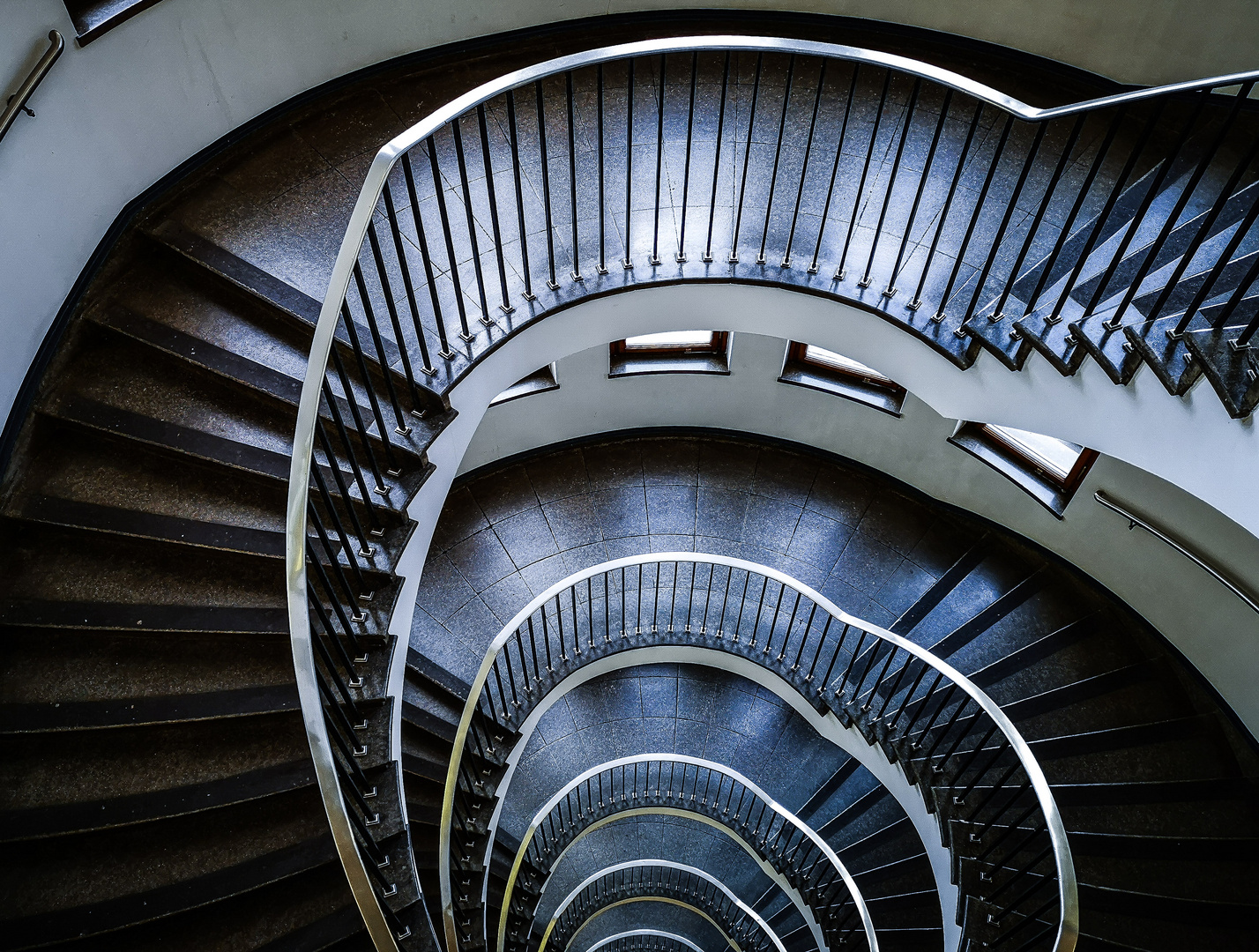 Trepp auf Trepp ab Foto & Bild | spezial, treppen, motive Bilder auf ...