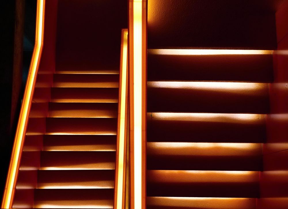 Trepp-auf & Trepp-ab Foto & Bild | architektur, treppen, beleuchtung ...