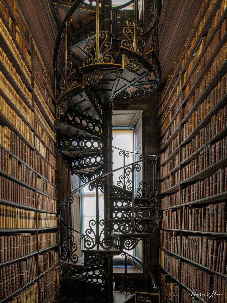 Trinity Library 3 spiral staircase Foto & Bild | architektur, fotos ...