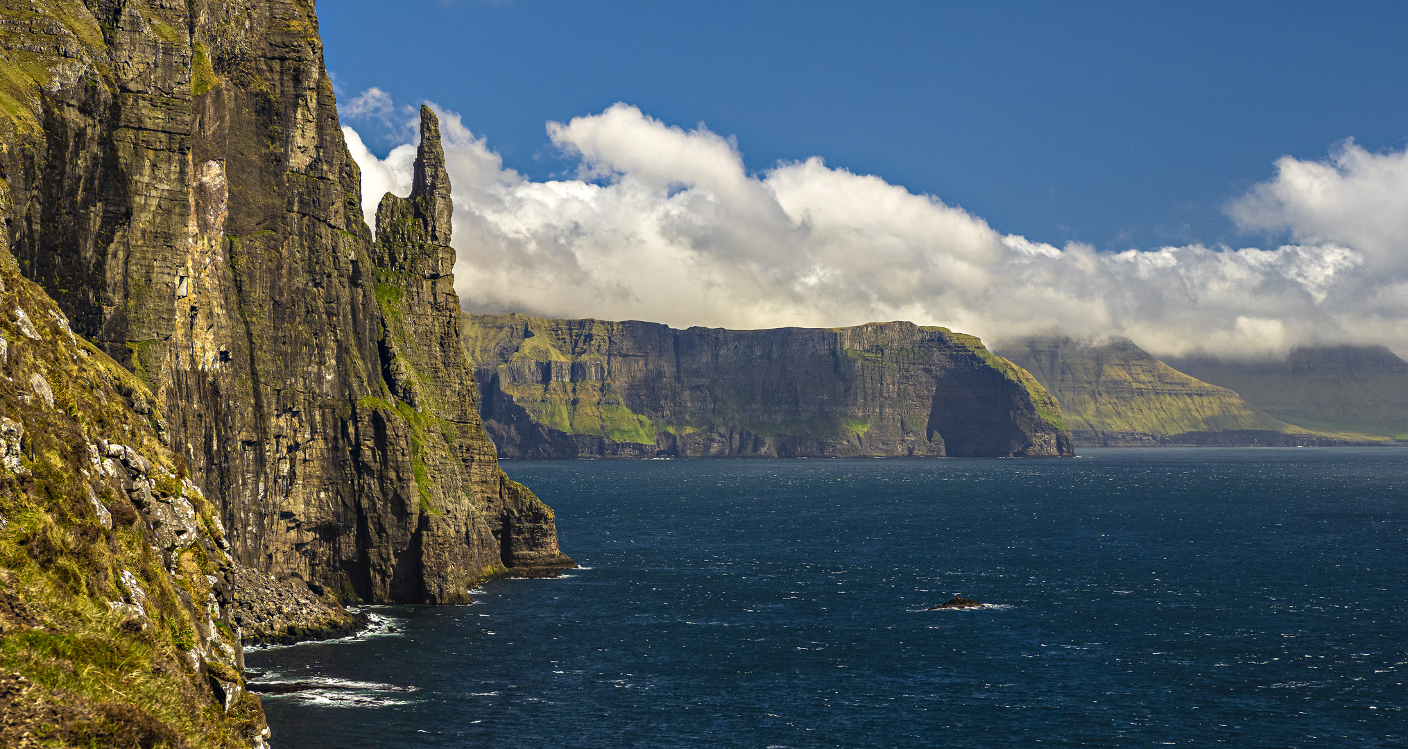 Trøllkonufingur Foto & Bild | world, natur, landschaft Bilder auf ...