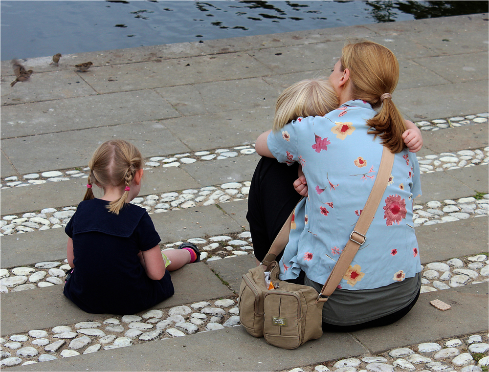 trösten ( 2 ) Foto & Bild | erwachsene, kinder und erwachsene, berlin Bilder auf fotocommunity