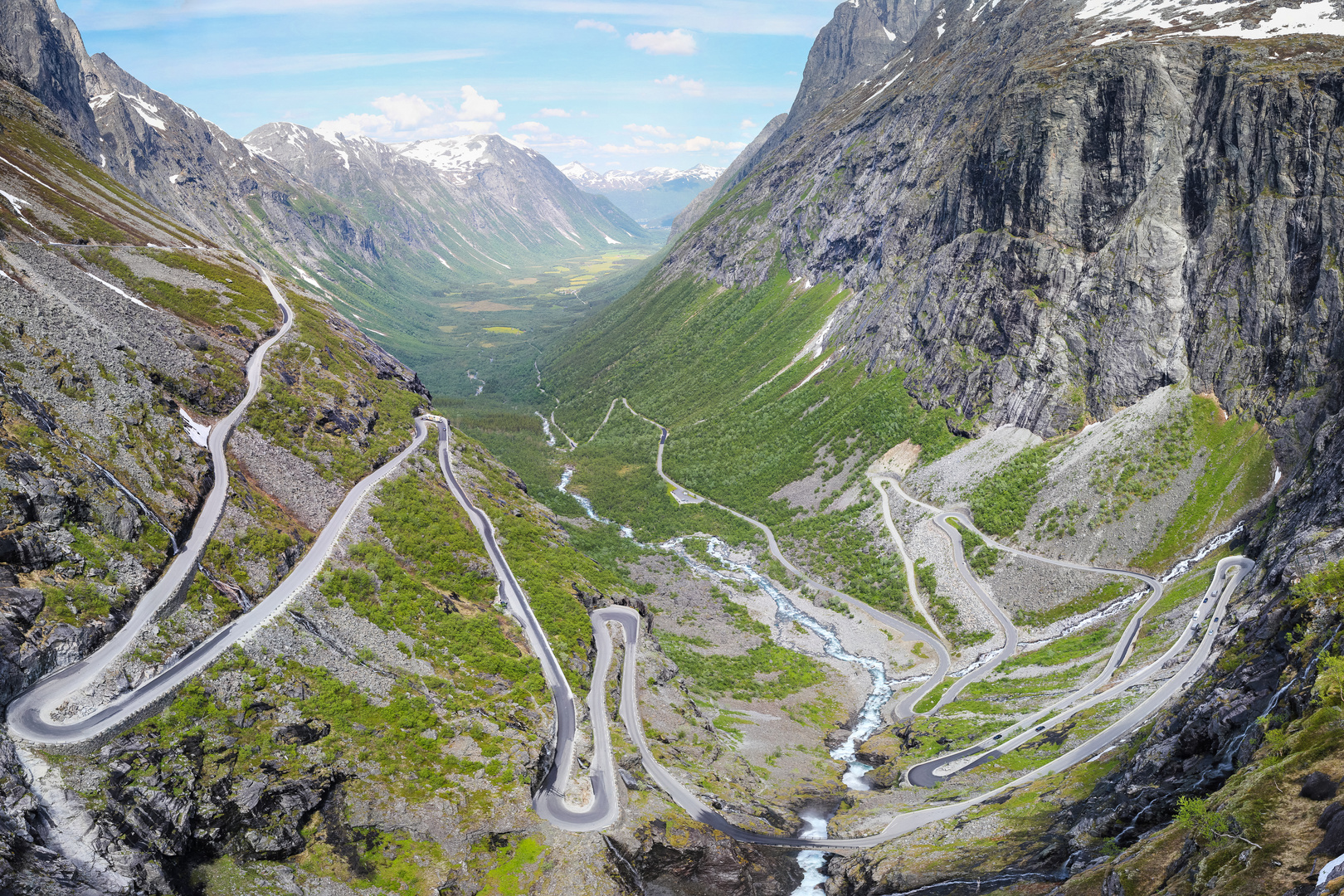 Trollstigen im Sommer Foto & Bild | architektur, straßen & brücken ...