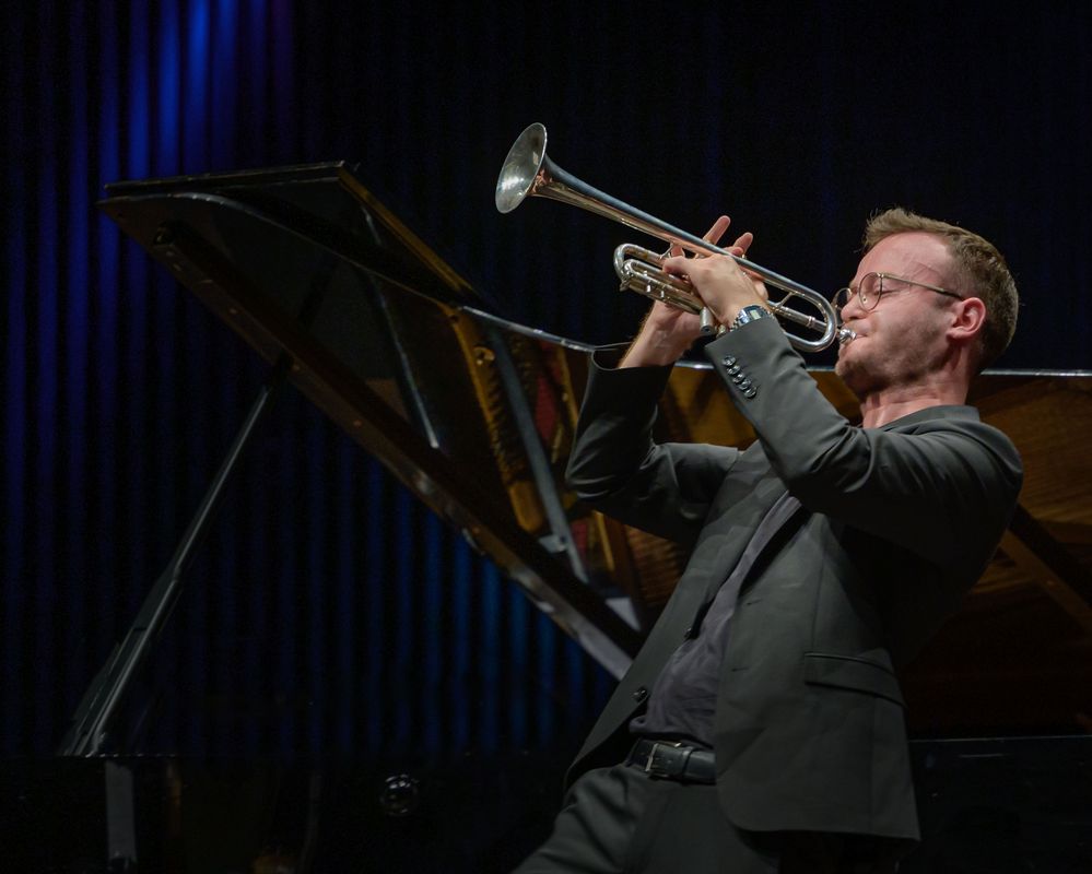 Trompeter Simon Höfele Foto & Bild | motive, clubkonzerte ...