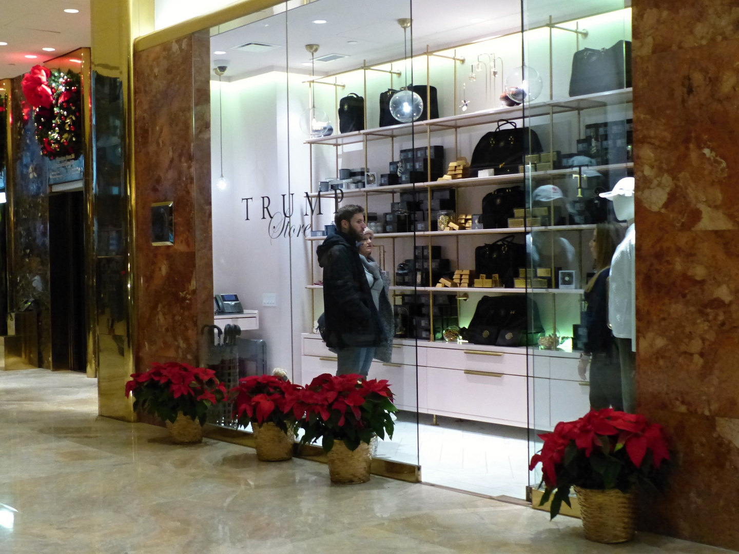 Trump Store Foto & Bild | world, new york, north america Bilder auf ...