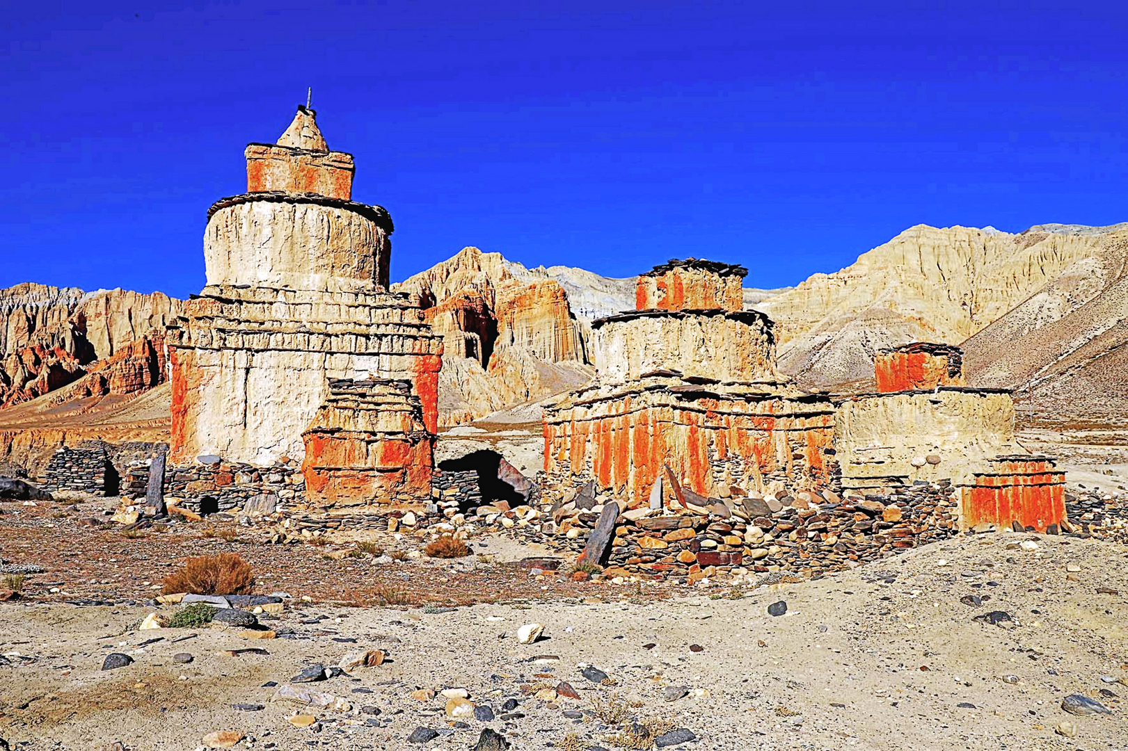 Tschorten von Dhakma, Upper Mustang, Nepal Foto & Bild | architektur ...