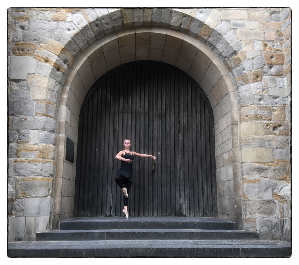 türöffnerin Foto & Bild | portrait, kunstfotografie & kultur, tanz Bilder auf fotocommunity