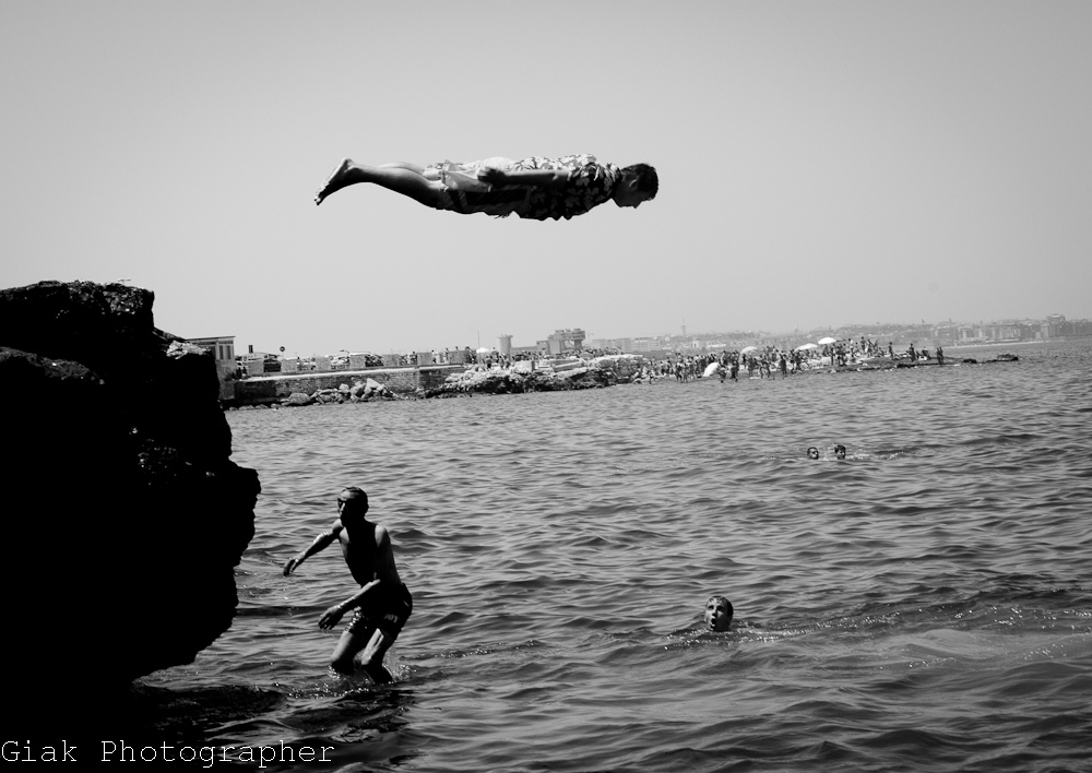 Tuffo surreale Foto % Immagini| persone, bari street, tuffo Foto su ...