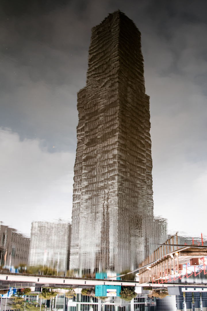 Turm zu Babel Foto & Bild | experimente, gespiegelt, stadtlandschaft ...