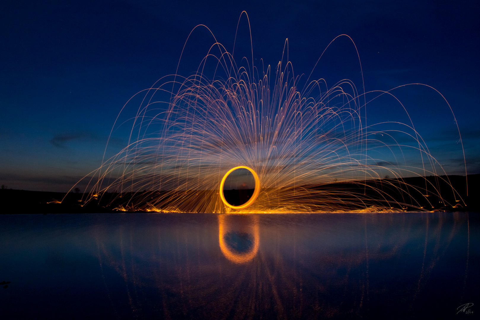 Twilight Fire Foto & Bild | fotokunst, licht und feuer, lightwriting ...