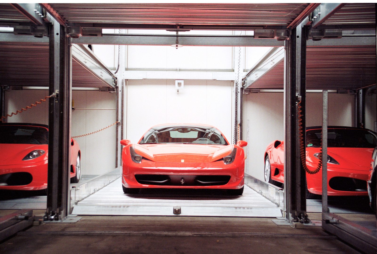 typisches Ferrari-Rot Foto & Bild | sport, motorsport, rundstrecke ...