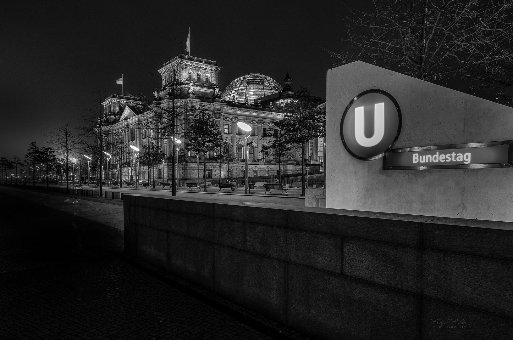U-55 ... Foto & Bild | architektur, architektur bei nacht, monochrom ...