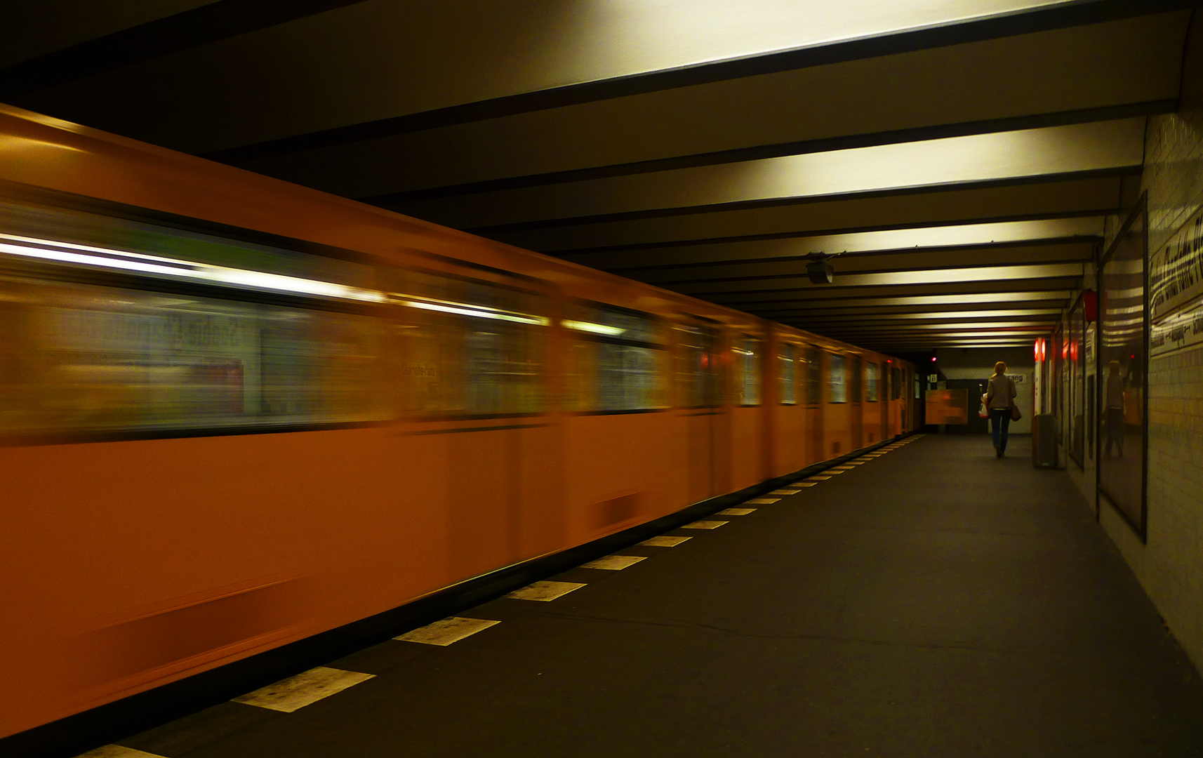 U-Bahn beim Abfahren ... Foto & Bild | eisenbahn, verkehr & fahrzeuge ...