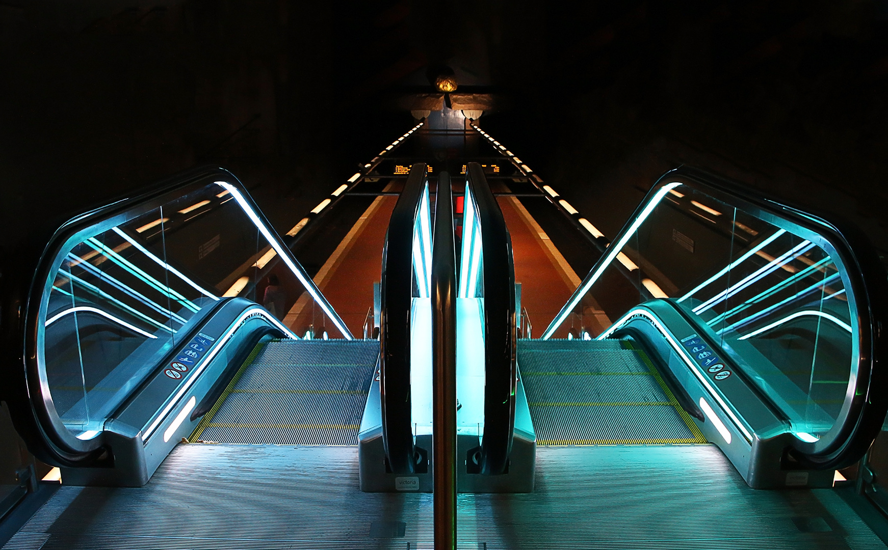 U-Bahn-Haltestelle Akazienweg Köln Foto & Bild | architektur, bahnhöfe ...