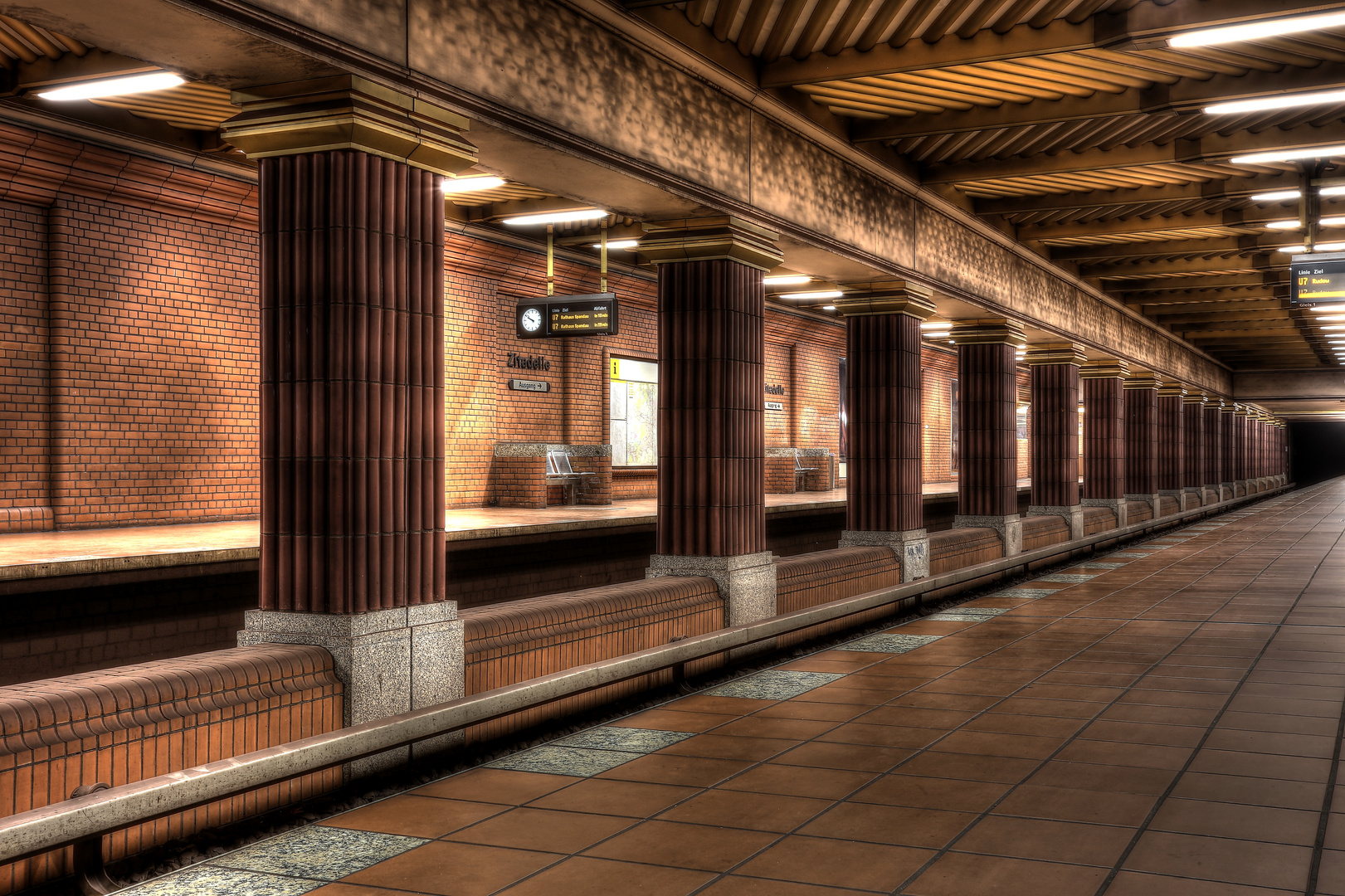 U-Bahnhof Zitadelle in Berlin Foto & Bild | architektur, bahnhöfe & gleise, profanbauten Bilder ...