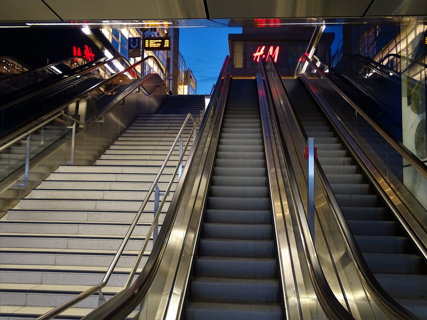 U Bahnstation Foto & Bild | architektur, deutschland, europe Bilder auf ...