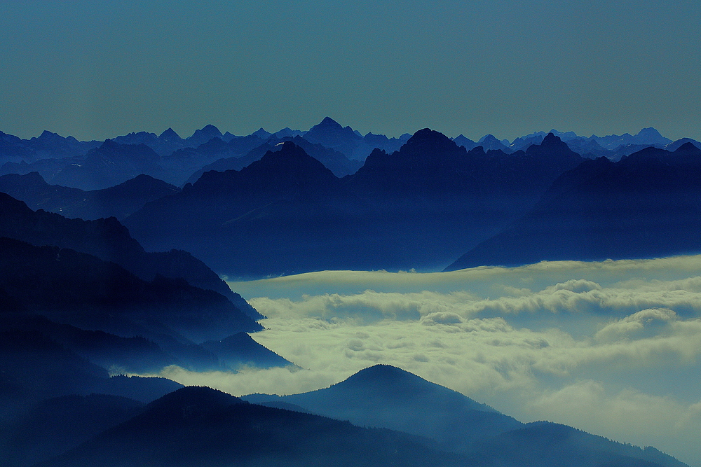 Über dem Nebel........ und den Bergen Foto & Bild | landschaft ...