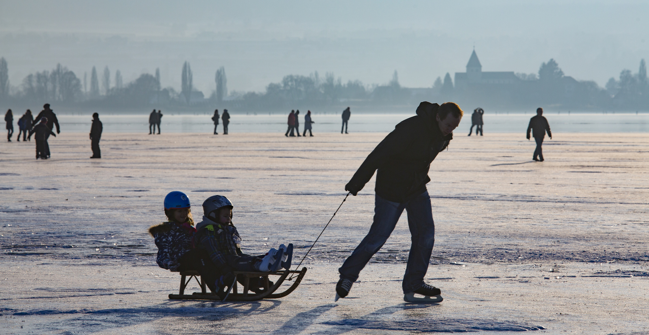 Über den Bodensee schlittern Foto & Bild | sport, erwachsene menschen ...