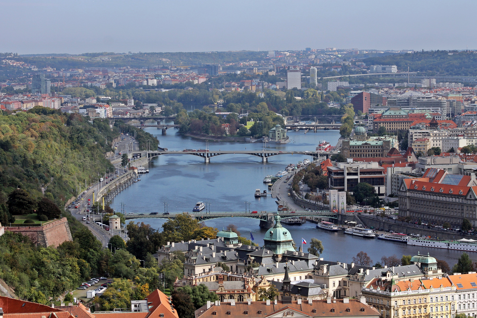 Über den Dächern von Prag mit Blick auf die Moldau Foto & Bild | europe ...