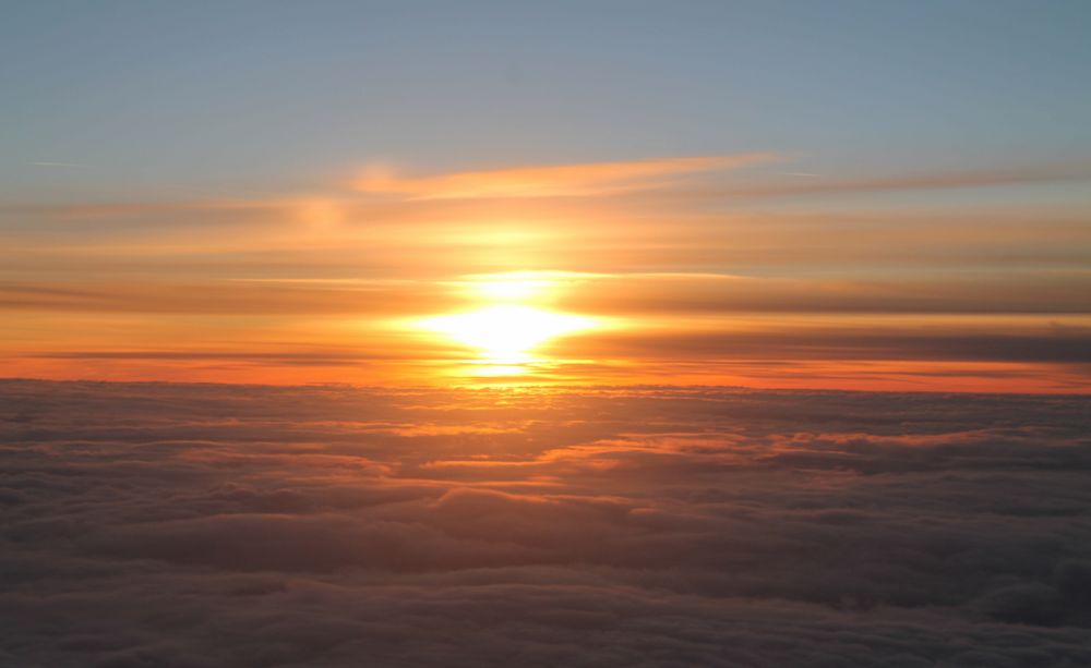 Über den Wolken Foto & Bild | sonnenuntergänge, himmel, wolken Bilder auf fotocommunity