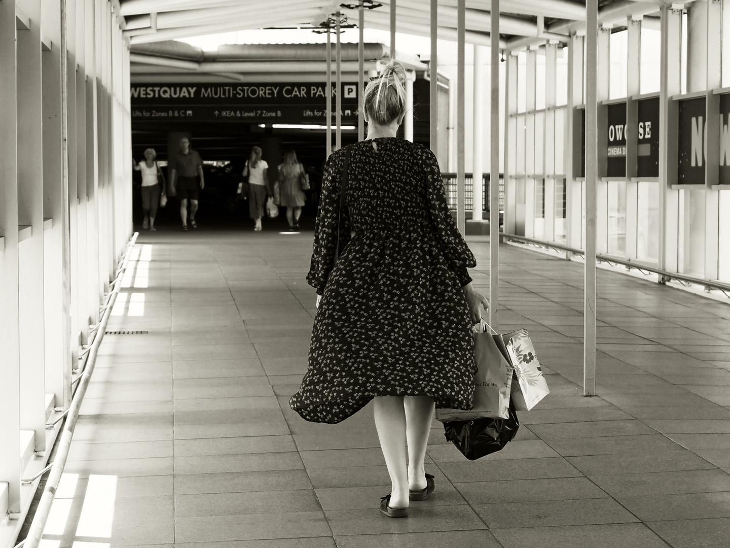 ÜberBRÜCKEN Foto & Bild | streetfotografie mit menschen, konzept- fotografie, monochrom Bilder ...