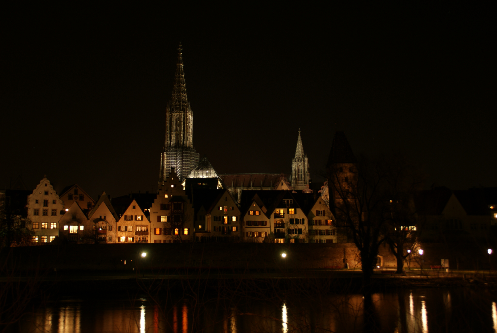 Ulm von Neu-Ulm, bei Nacht Foto & Bild | architektur, architektur bei ...